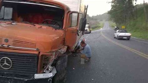 Batida Entre Carro E Caminhão Baú Deixa Dois Mortos Na Br 381 Gerais