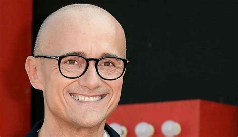 Alfonso Signorini chi è età carriera chi è il fidanzato capelli