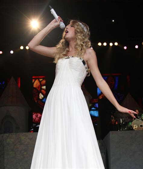 Taylor Swifts Dress In Love Story