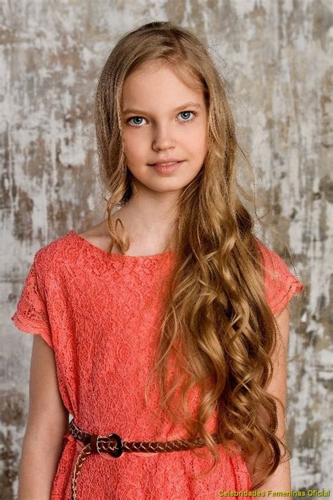 Celebridades Femeninas Oficial Zoya Kurzenkova Belleza Incipiente