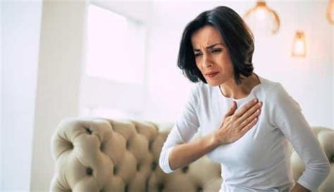 Dolor En El Pecho Por Ansiedad Síntomas Causas Y Tratamiento Psicologistica