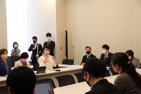 吉田はるみ事務所スタッフ On Twitter 先般の、lgbtに対する総理秘書官の差別発言を受け、緊急のヒアリングに出席した 吉田