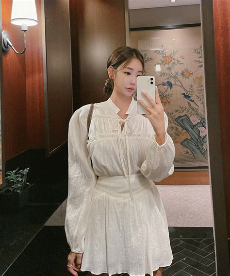 [여리여리 데이트룩] 칸즈 프릴 퍼프 블라우스 에이블리