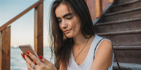 The Real Reason You Hate The Way You Look In Pictures Yourtango
