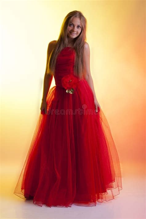 Muchacha En Alineada Roja Foto De Archivo Imagen De Longhair 21383076