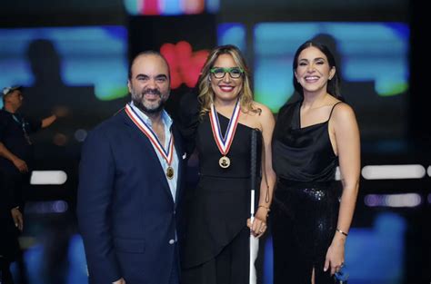 Francina Hungr A Is Honored With The Restoring Of The Gordo Award Dr Com