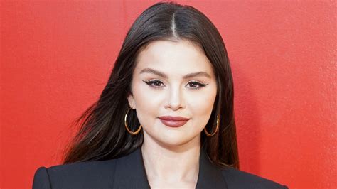 Selena Gomez S Latest Manicure Proves You Can Only Resist Barbiecore