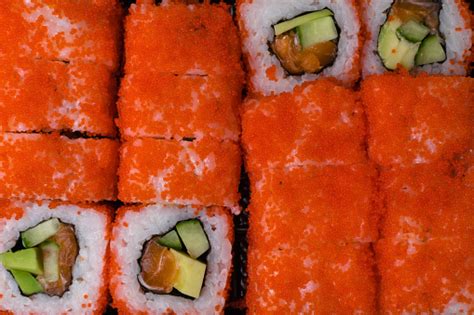 연어와 캐 비어 초밥 배경입니다 일본 음식입니다 스시 메뉴 0명에 대한 스톡 사진 및 기타 이미지 0명 건강한 식생활 날치 알 Istock