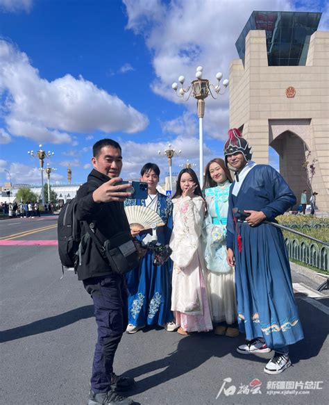 在中哈霍尔果斯国际边境合作中心感受出境游迅速升温 中国一带一路网
