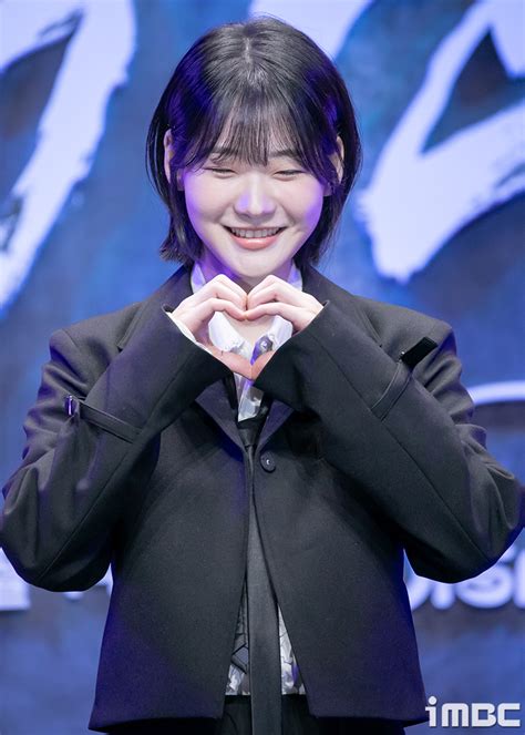 포토 조윤수 첫 공식석상의 설레임