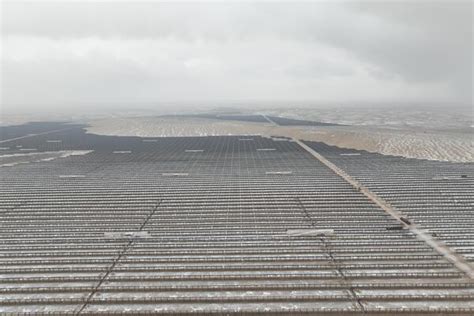 “蓝海”锁黄沙！内蒙古乌兰布和沙漠一期光伏发电项目并网发电 会员动态 中国电力建设企业协会
