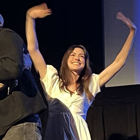 Anne Hathaway Dancing On Stage