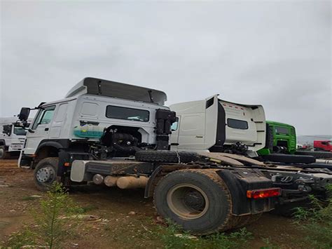 Best ORIGINAL FACTORY SINOTRUK HOWO 4X2 TRACTOR TRUCK Manufacturer And