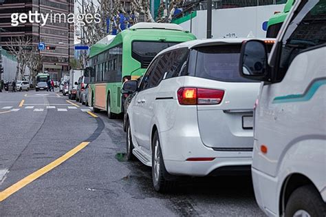 서울 출퇴근 러시아워 회사원 정체 서울생활 자동차 자동차류 도심 도시풍경 도심지 운송수단 정체구간 교통체증 이미지 Jv12574468 게티이미지뱅크