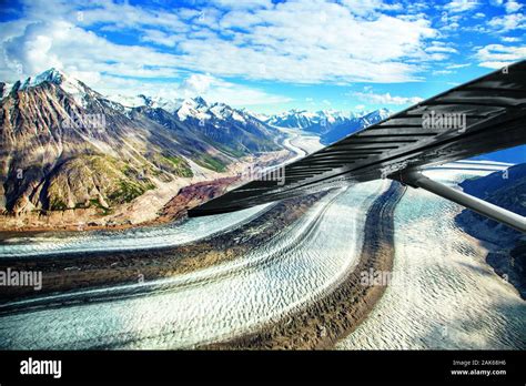 Kluane National Park Flug Ueber Eisfelder Richtung Mount Logan Und