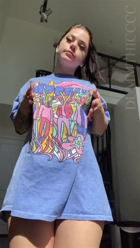 Petite With Some Booty In The Back Scrolller