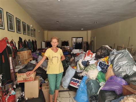 Хора от цялата страна изпратиха помощи за пострадалите от пожарите в