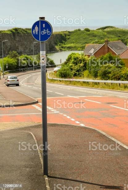 자전거 및 보행자를 위한 표지판 표시 차선 0명에 대한 스톡 사진 및 기타 이미지 0명 Vale Of Glamorgan