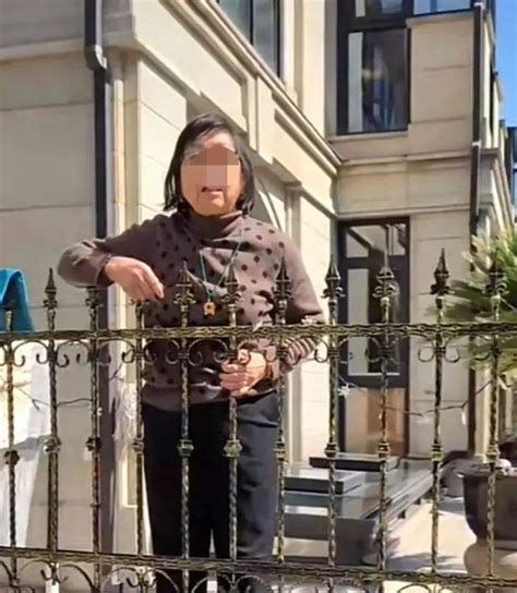 女子租住别墅院子被邻居大妈种菜扔垃圾维权不成反被赶走视频女生关系