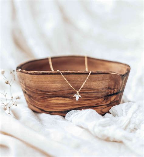 שרשרת תלתן לבן מורן יוסף