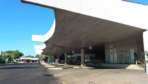 Homem de Água Clara aproveita distração de funcionária e furta celular