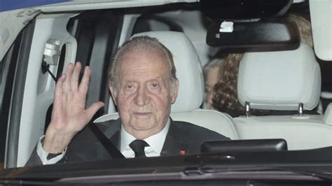 El Rey Juan Carlos Pone Rumbo A Abu Dabi Tras Despedir Al Rey
