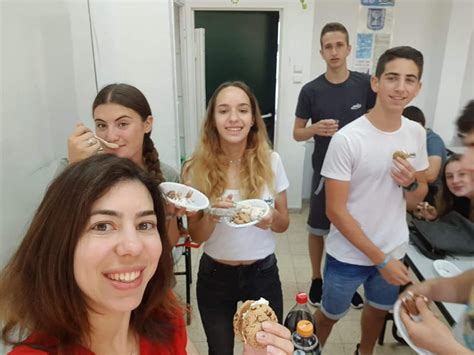 במגמת כימיה מסכמים שנה עם משחקי אורט גרינברג קרית טבעון Facebook