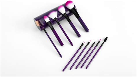 White Brush Makeup Combination Powerpoint Background For Free Download