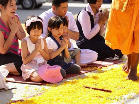 รูปครอบครัว รูปภาพครอบครัวอยู่ในบุญ ธรรมยาตรา