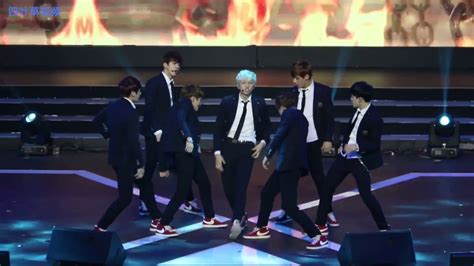 V Chart Awards Bts Boy In Luv Youtube