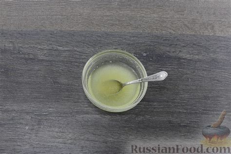 Рецепт Желейный сметанный торт с черносливом ягодами и шоколадом на