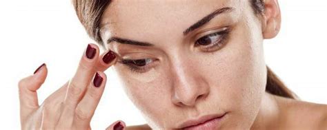 涂眼霜的正确手法图 涂抹眼霜避免脂肪粒的正确手法 知秀网