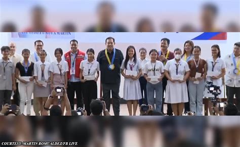 Estudyante Mula Panay Provinces Nakatanggap Ng Tulong Pinansyal