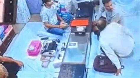 Watch Sultanpur Jewellery Shop Broad Daylight Robbed Lakhs Gunpoint