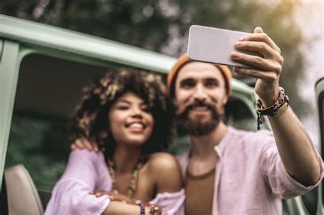 행복 한 Hipster 남녀 만들기 Selfie 2명에 대한 스톡 사진 및 기타 이미지 2명 결정 남성 Istock