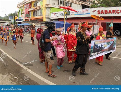 Suku Minang On Art And Cultural Festival 2017 Editorial Photo Image