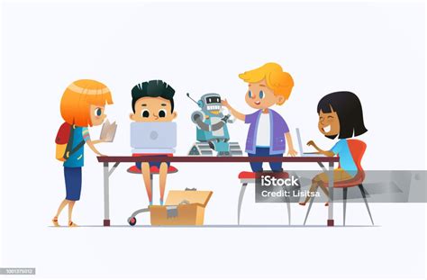 남자와 여자 서 및 휴대용 퍼스널 컴퓨터와 로봇 책상 주위에 앉아 프로그래밍 학습을 위한 학교 프로젝트에서 작업 코딩 및 아이 들을 위한 로봇의 개념입니다 플랫 만화 벡터