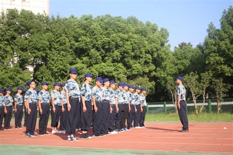 军训现场｜那一抹军绿，是我们青春绽放的开始！