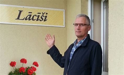 Tētis Diviem Dēliem Un Pieciem Sos Ciemata Audžubērniem Saruna Ar Tēti Ar Lielo Burtu Andri