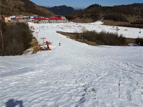 神农架天燕滑雪场农架风景区静之湖滑雪场大山谷图库