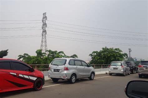 Bukan Untuk Parkir Ingat Fungsi Dari Bahu Jalan Tol