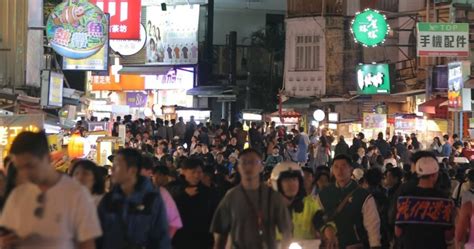墾丁大街復活？人潮擠爆整條街 「恐怖景象曝光」遭疑ai合成 生活 Ctwant