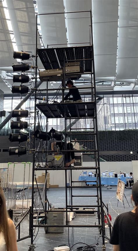 新宿住友ビル 三角広場でのミスandミスターコンテスト案件 株式会社サンテクニカル