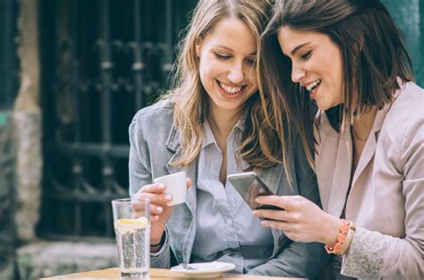 Smartphones los grandes aliados en el Día del Amigo Infobae