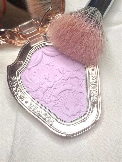 花知晓面部彩妆怎么样好用吗 亿点点心动的花知晓新品独角兽🦄️膨胀色腮紫什么值得买