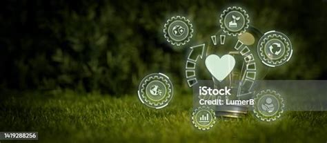 Co2 Co2 환경 개념의 아이콘이있는 자연 녹색 배경의 전구 청정 에너지 재생 가능 에너지 순 제로 세계 환경 개념을