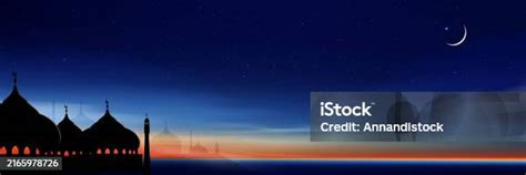 하늘 밤 초승달 모스크 일몰 하늘과 별 이슬람 문화의 상징에 대한 벡터 인사말 축제 이드 무바라크 이드 알 아드하 이드 알 피트르 이슬람 새해 무하람 0명에 대한 스톡 벡터