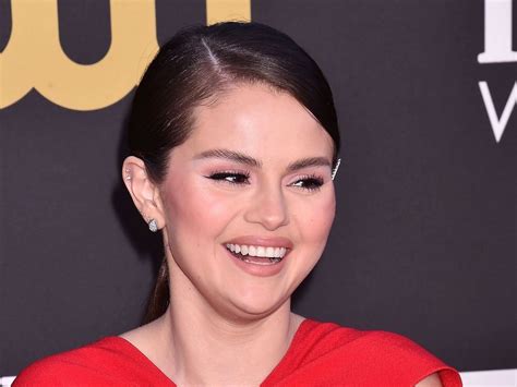 Selena Gomez Fan Arrested Outside Her Home Toronto Sun