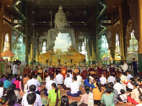 တန်ဆောင်မုန်းလပြည့် သာမညဖလအခါတော်နေ့ ၌ ရန်ကုန်မြို့ရှိ ရွှေတိဂုံစေတီတော