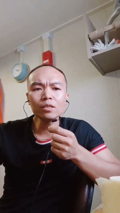 船上我的房间。最有特色的就是墙上的表。西铁城子母表。露个脸混个脸熟。希望看视频的人能有个好心情 海员船员 Youtube